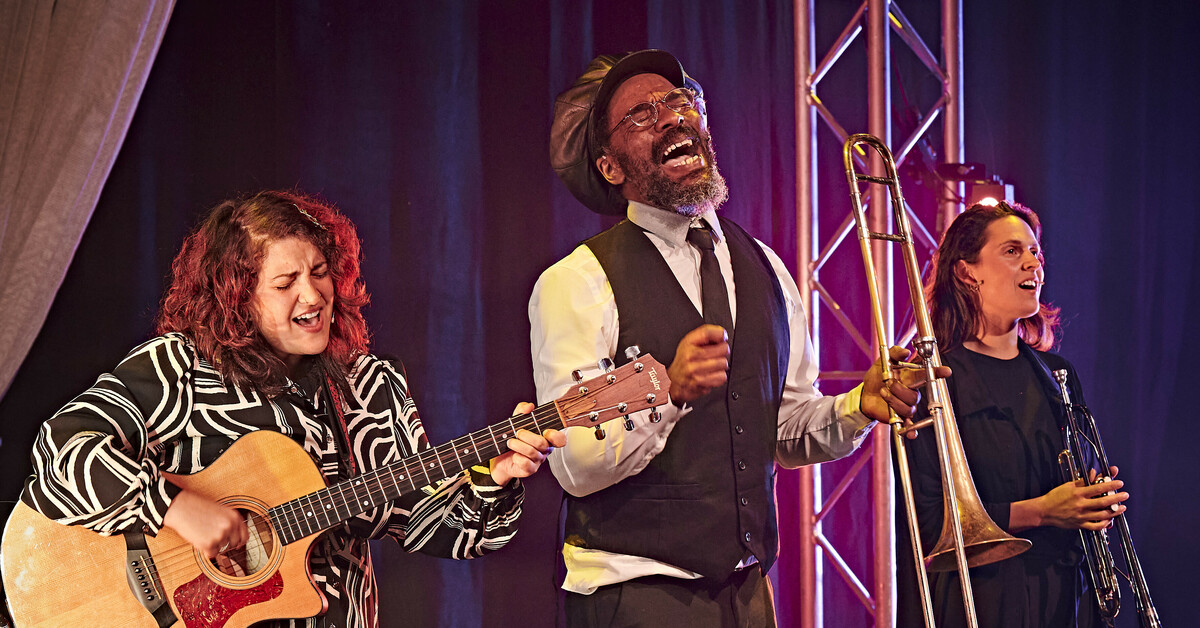 Gavin Porter’s acclaimed production Circle of Fifths tours across Wales ...